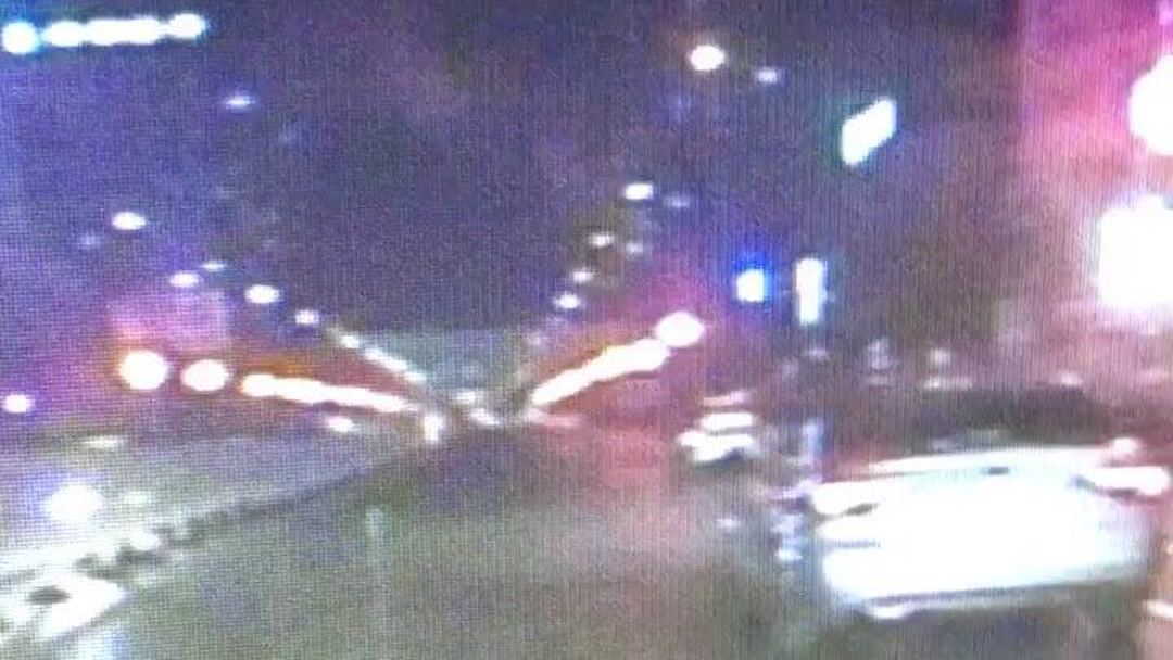 电瓶车要讹我.说我闯红灯.四周没监控.幸亏我有行车记录仪.最终判定...