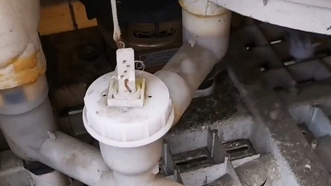 洗衣机排水特别慢，终于找到原因了，居然就这么一点小毛病