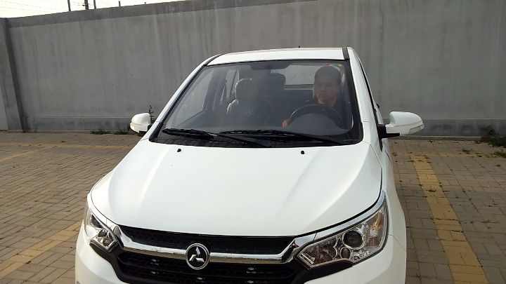 电动四轮车的雨刷器刷的到底干不干净?