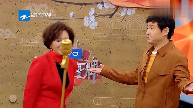 沈腾想倒立听歌,结果掉出设备,华晨宇挑战歌曲倒放实力碾压全场