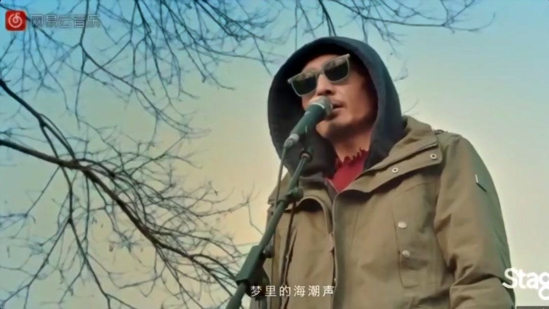 朴树《猎户星座》:你在冬日的街头吟唱,远处还不知人生之味的小孩在...