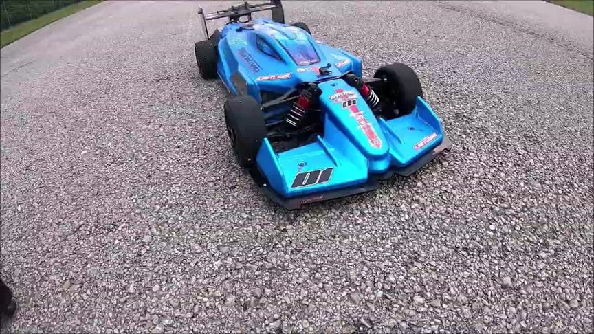 接近200公里时速的遥控模型车