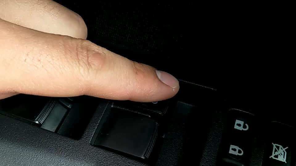 卡罗拉的玻璃升降!只有主驾驶带一键降窗!「来自懂车帝车友圈」