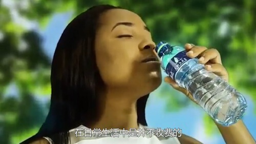 一瓶矿泉水6万美元?连瓶子都是纯金打造,网友:喝一口能成仙吗