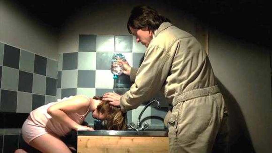 真实案件改编的电影,女孩只是对陌生人微笑,就一直被关3096天