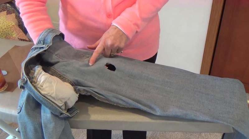 牛仔裤破了个洞没法穿?美女教你自己在家修补,无痕和原来一样!