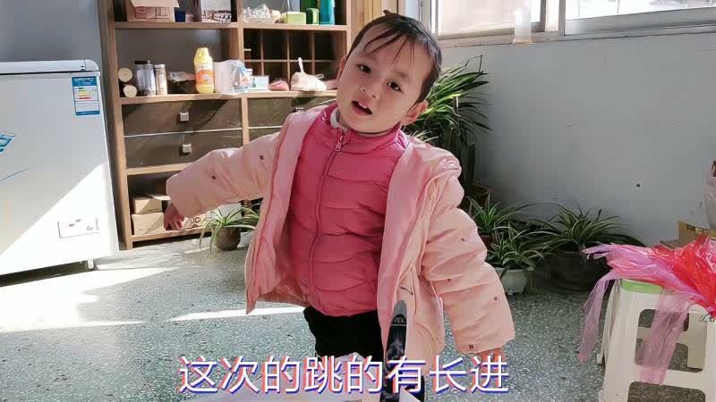 计算器被小女孩当音箱对待,练习跳舞,可这明明是计算器啊