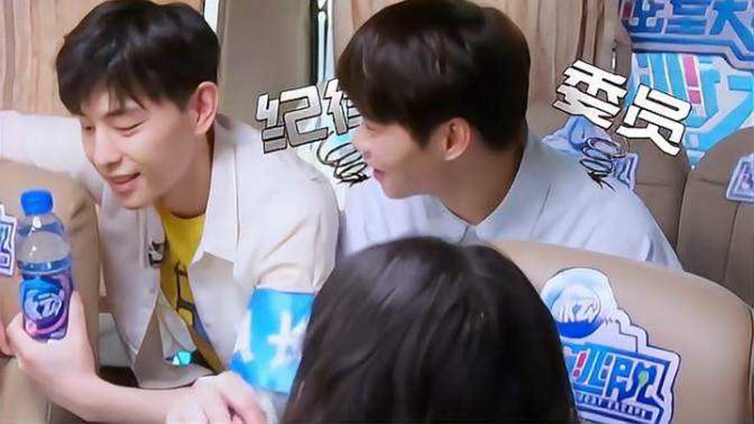 邓伦做队长,一个眼神魏大勋立马就知道要干啥,默契十足!丨密逃