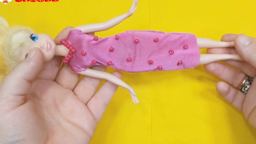 DIY,芭比娃娃的旗袍真漂亮,加鱼尾好看还是不加呢?领口很精致