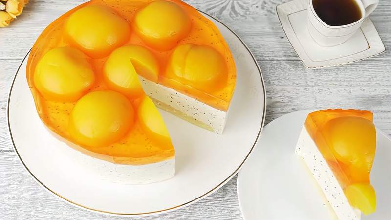 生日蛋糕自己在家做,外酥里软,金黄美味,是小时候吃过的味道