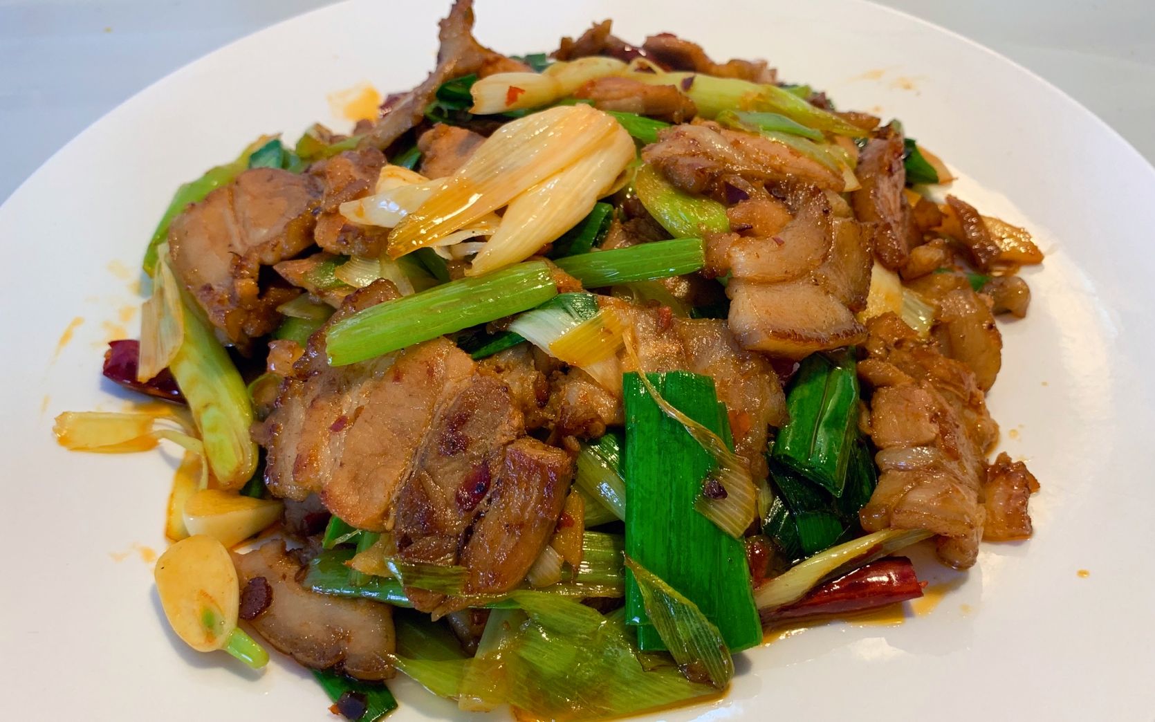 原来正宗的回锅肉是这样做的,大厨教你小技巧,肥而不腻,满口留香