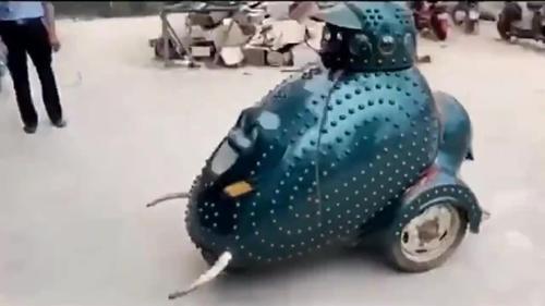 农村老哥设计了未来小孩汽车,这造型上路的话,真没人敢靠近