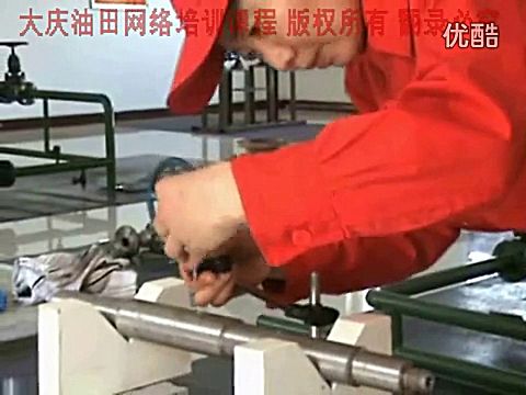 【油气田水处理工-19】用百分表测量泵轴径向跳动量 邱竹 2013.10.30