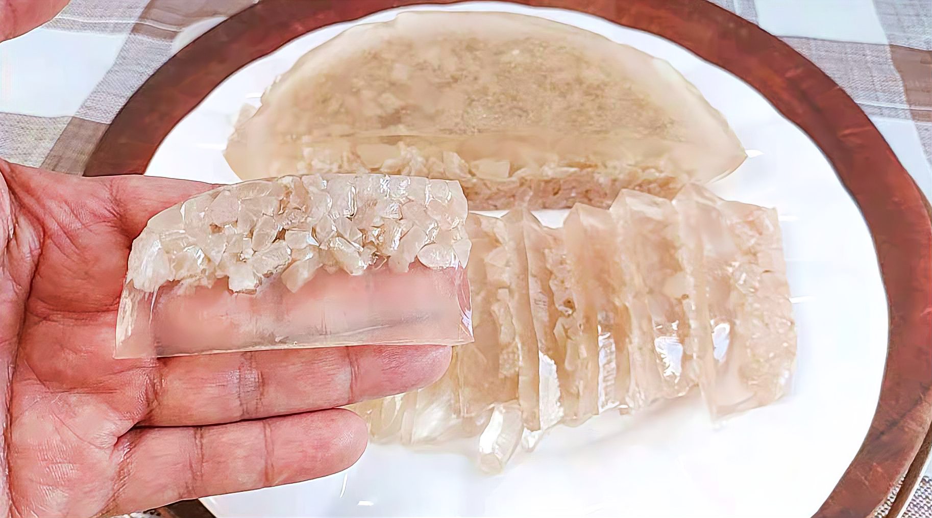 大厨30年做皮冻诀窍,晶莹剔透如果冻爽滑,年夜饭必备拿手菜