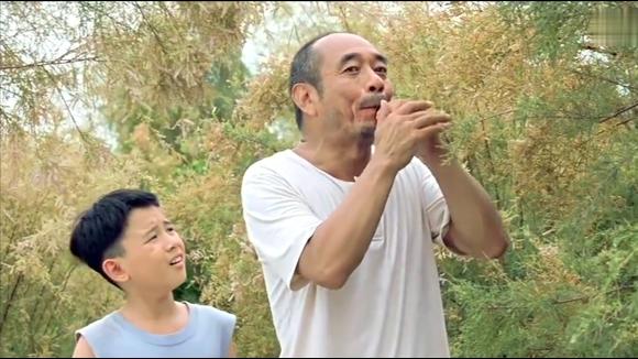 百鸟朝凤:唢呐师傅用一片树叶,可以模仿各种鸟叫,徒弟满脸崇拜