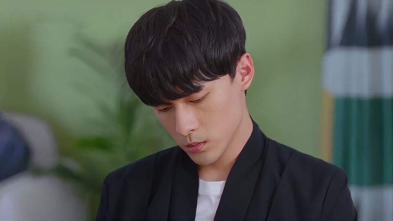 娇妻去剧组却不找总裁,总裁吃醋立马微信轰炸,下秒场面贼逗!