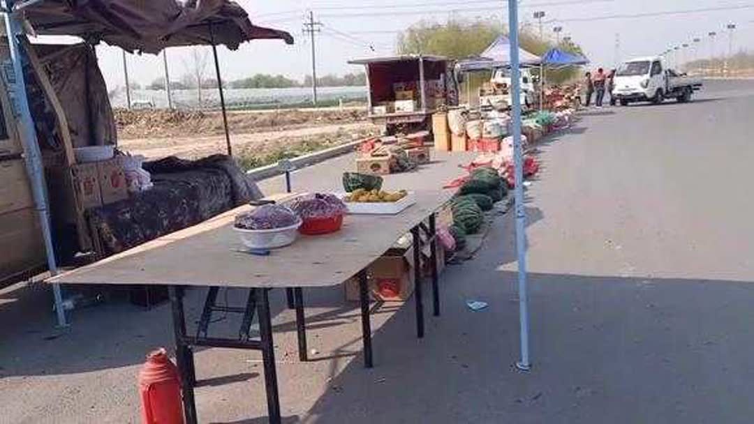 摆摊的辛酸,被城管赶着到处跑,生活不容易!