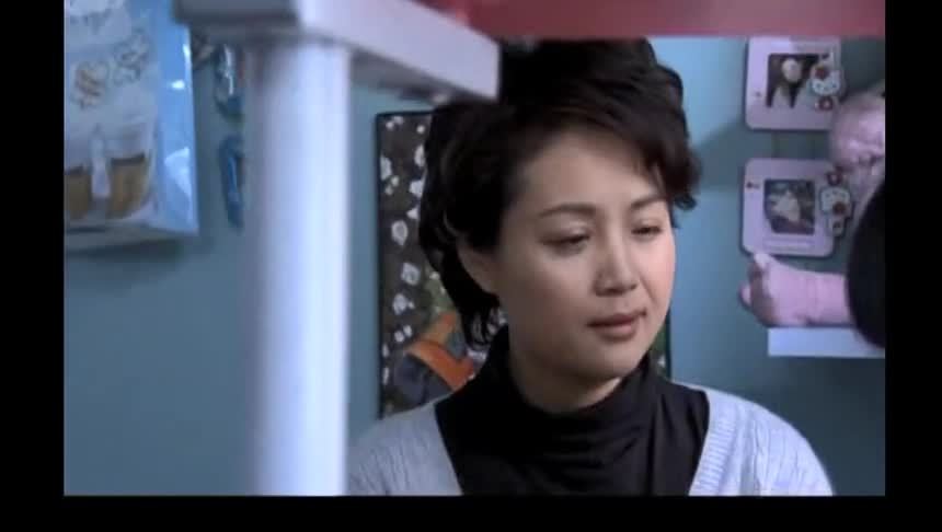 继女来例假弄床单上,偷偷藏起来想自己洗,结果一回家感动了