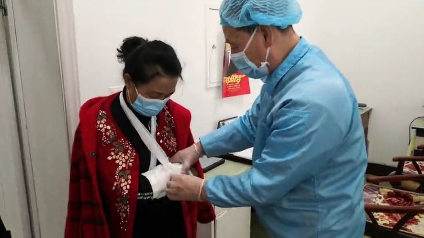 中医正骨治疗桡骨下端粉碎骨折并尺骨茎突撕脱