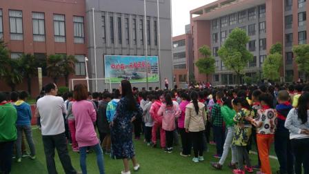 淼儿主持学校集体晨会2