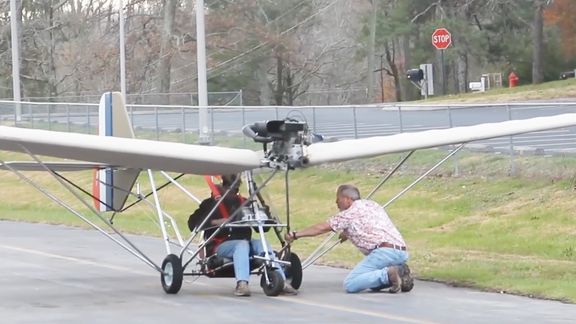这架飞机结构极其简单,目测一下这架飞机造价需花多少钱