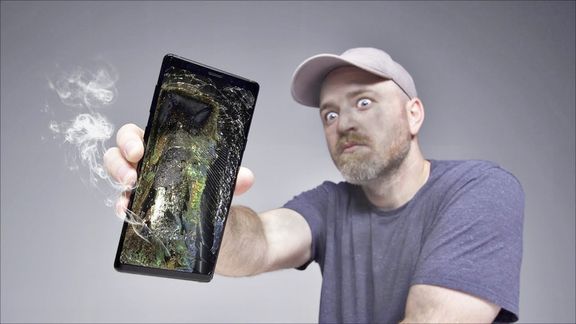 一边充电一边玩手机真的会炸吗?三星:“虾”扯蛋