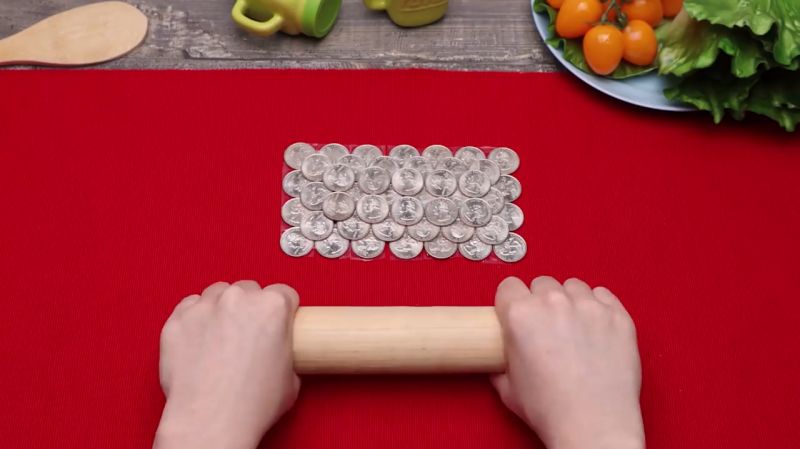 定格动画停止烹饪,用硬币做成披萨