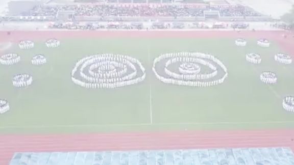 相当壮观!绵阳某高校运动会千人团体操表演