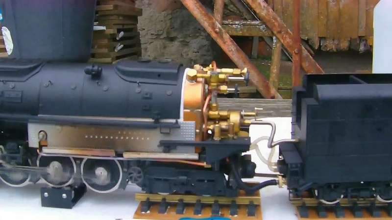 大神自制会冒烟的大男孩蒸汽机车模型,外形逼真,性能绝对了得~