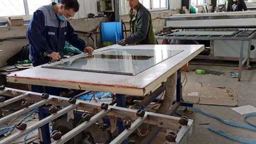 今天合成玻璃,带大家看看咱们家的玻璃是怎么合成出来的