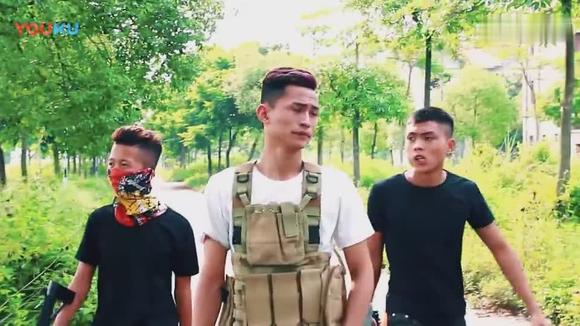 搞笑CS搞笑枪战-美女英勇为小伙夺回车子