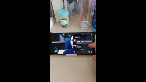 华为手机这个功能不错啊,一边看视频一边刷微信!