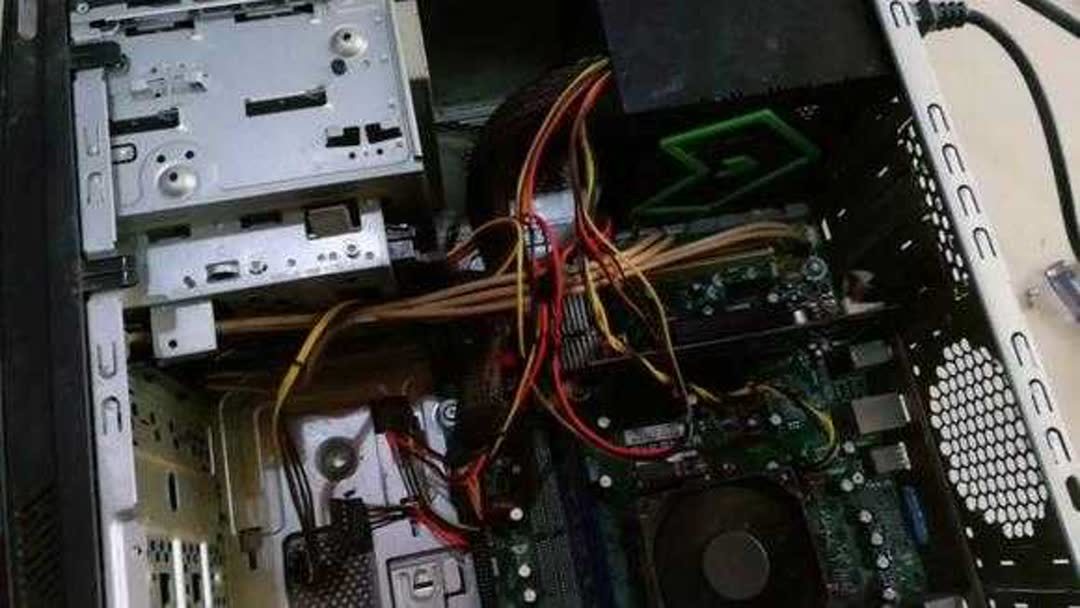 试机台式电脑康柏,CPU和显卡风扇正常,接上显示器无法点亮