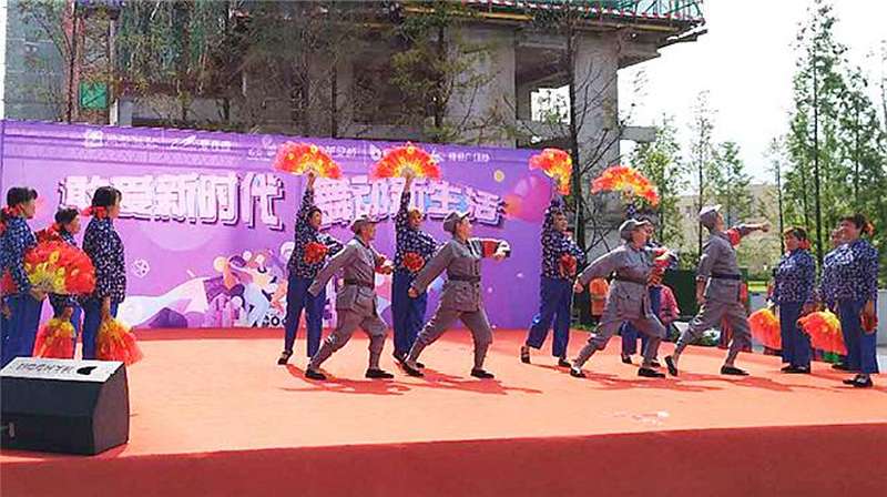 广场舞民族舞《山丹丹开花红艳艳》男女合跳太精彩了!