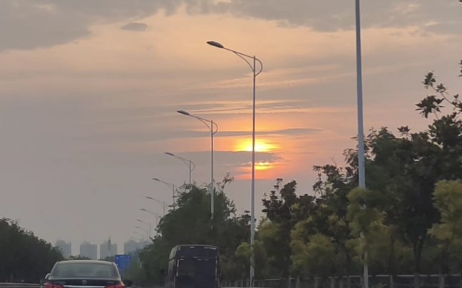 ...样子,学术垃圾参加会议的样子,发言的中国农业大学博士研究院好帅