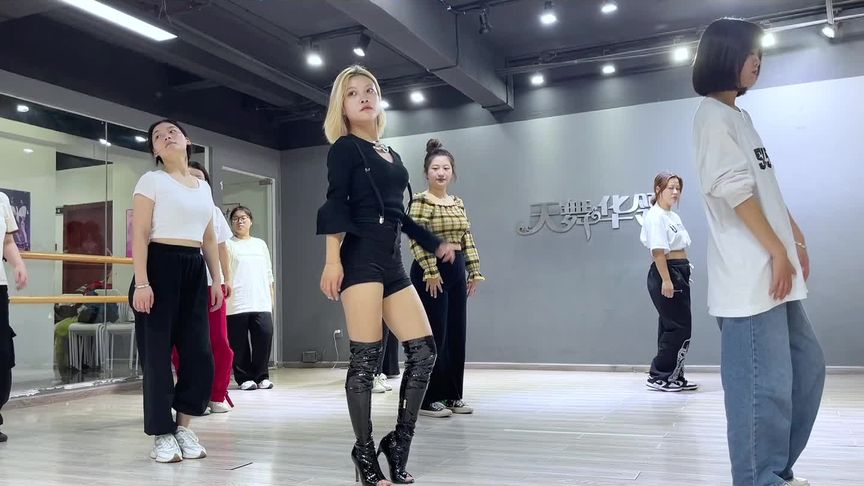 #华翎舞蹈 #韩舞教学 #简单易学 #适合零基础女生跳的舞蹈推荐