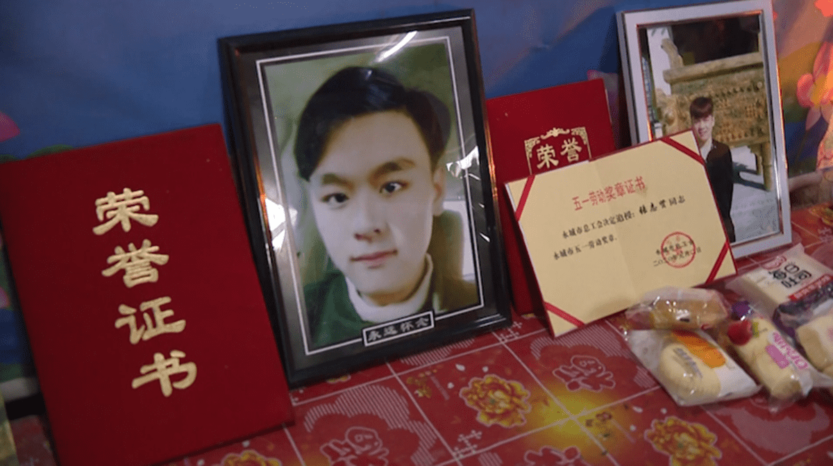 【安徽】河南18岁男孩跳水救7旬老人双双溺亡 被找到时还保持救人姿势