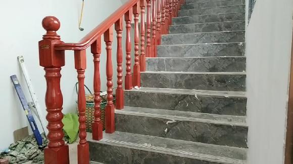 200一米的实木楼梯扶手贵吗?你们那里实木楼梯扶手要多少钱一米