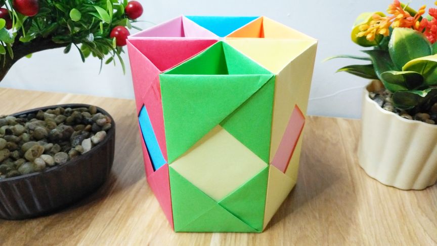 文具盒不用买 只用1分钟自己折纸制作 笔筒 文具盒制作 笔筒折法