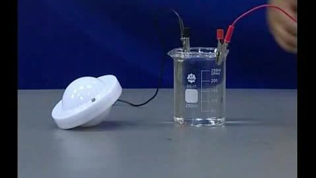 004.实验:认识导体和绝缘体