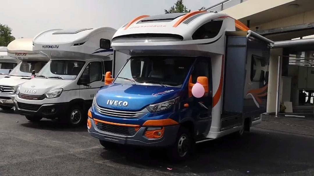 最新款依维柯房车,进口依维柯C型双拓展房车介绍