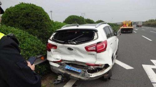 你会正确的踩刹车吗?看似简单很多人还踩错,现场演示给你看