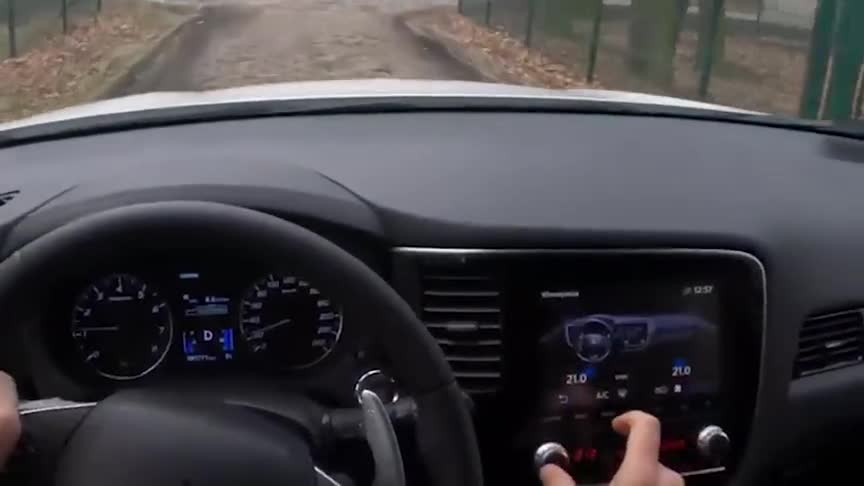 2020款三菱欧蓝德高配版试驾,坐进驾驶座上路,才知道视野多宽阔