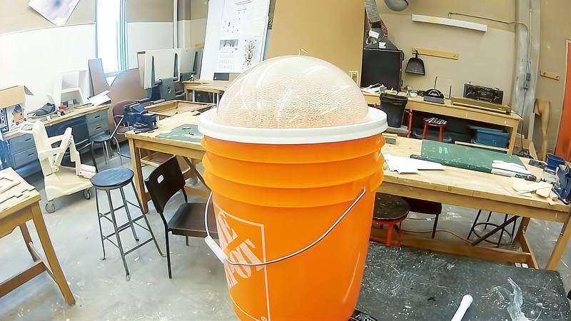 大学生发明新型蒸馏器,水蒸馏可以直接喝,不用油也不用电!