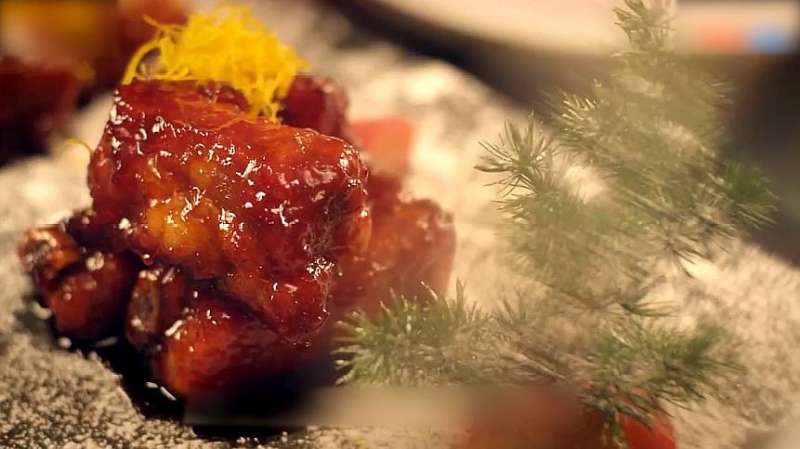 全聚德烤鸭究竟有多“坑” 网友晒出的账单,不只贵还另收服务费