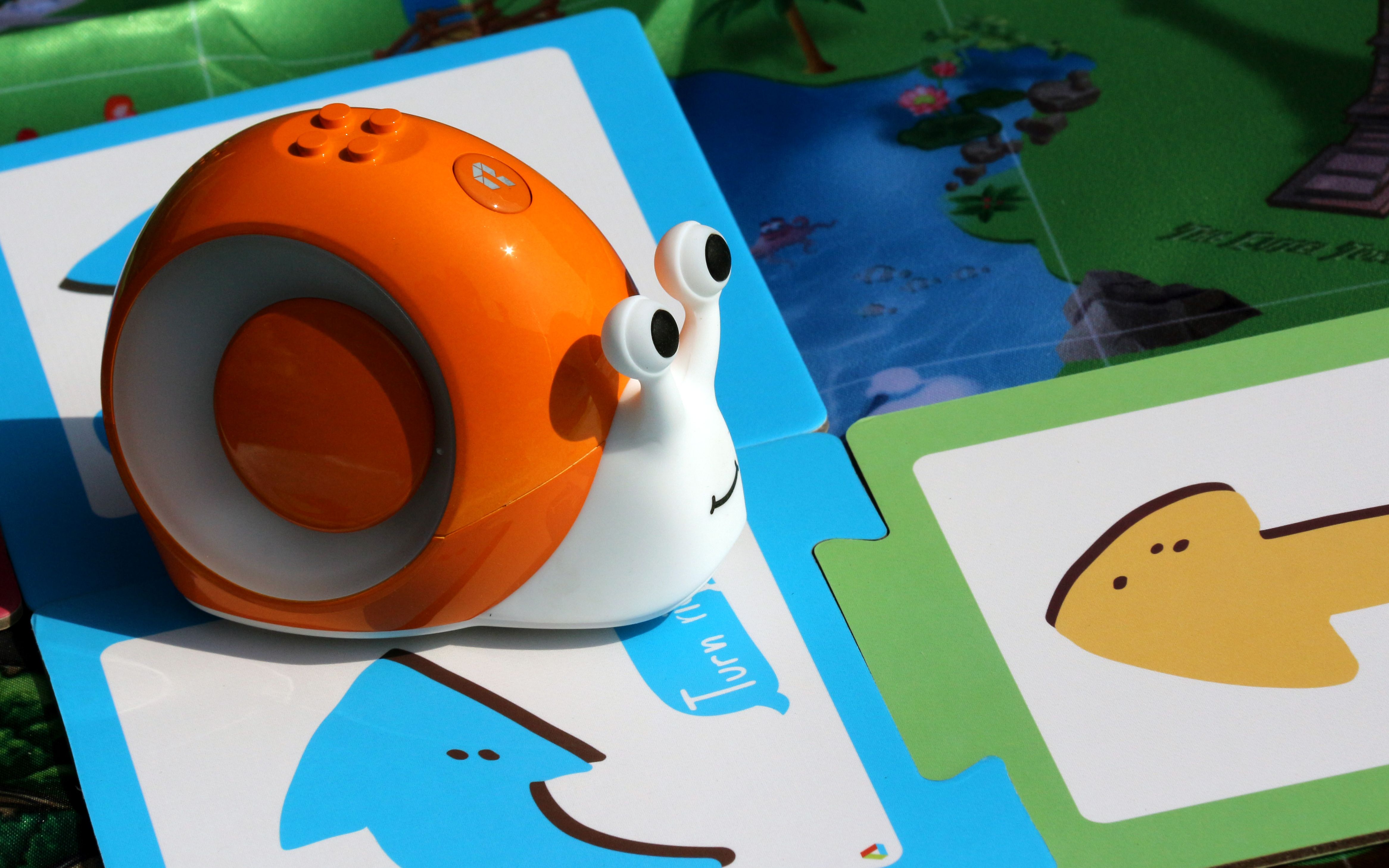 少儿卡片编程蜗蜗侠开箱