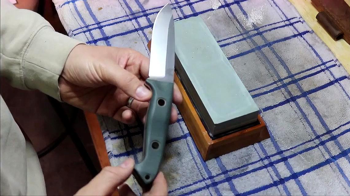 牛人用磨刀石磨刀,过程很讲究,看完大开眼界