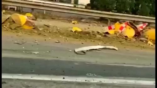 行车记录仪,沃尔沃高速翻车,网友,谢谢你让我看清沃尔沃底盘