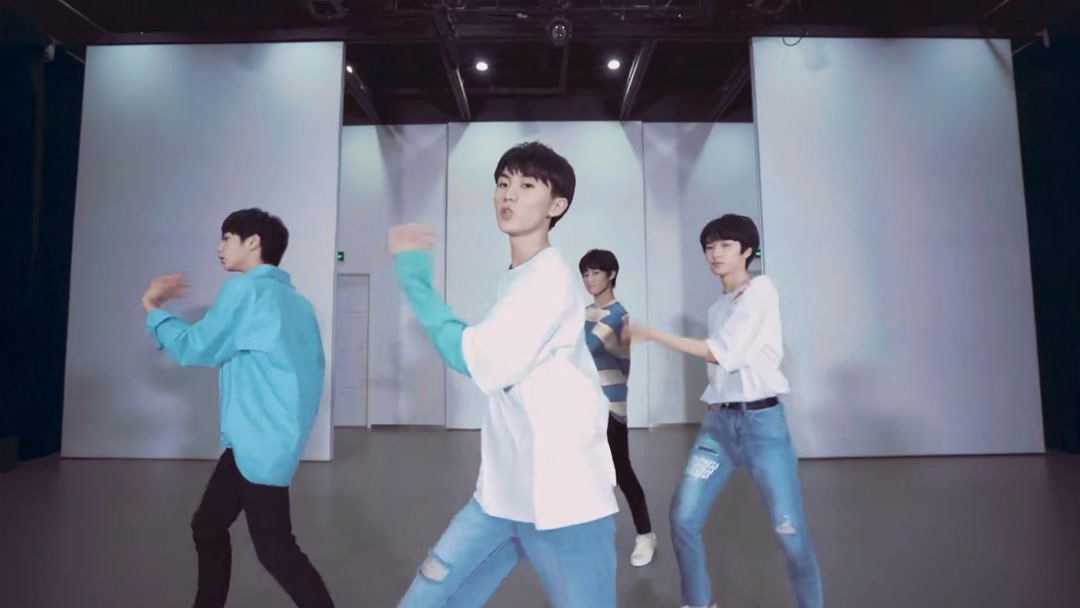 时代少年团跳睫毛弯弯,哥哥组跳睫毛弯弯,幺儿组镰刀弯弯哈哈哈哈