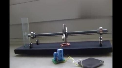 国外大学设计的毕业课件,大家说那个玻璃拿走还能转不?